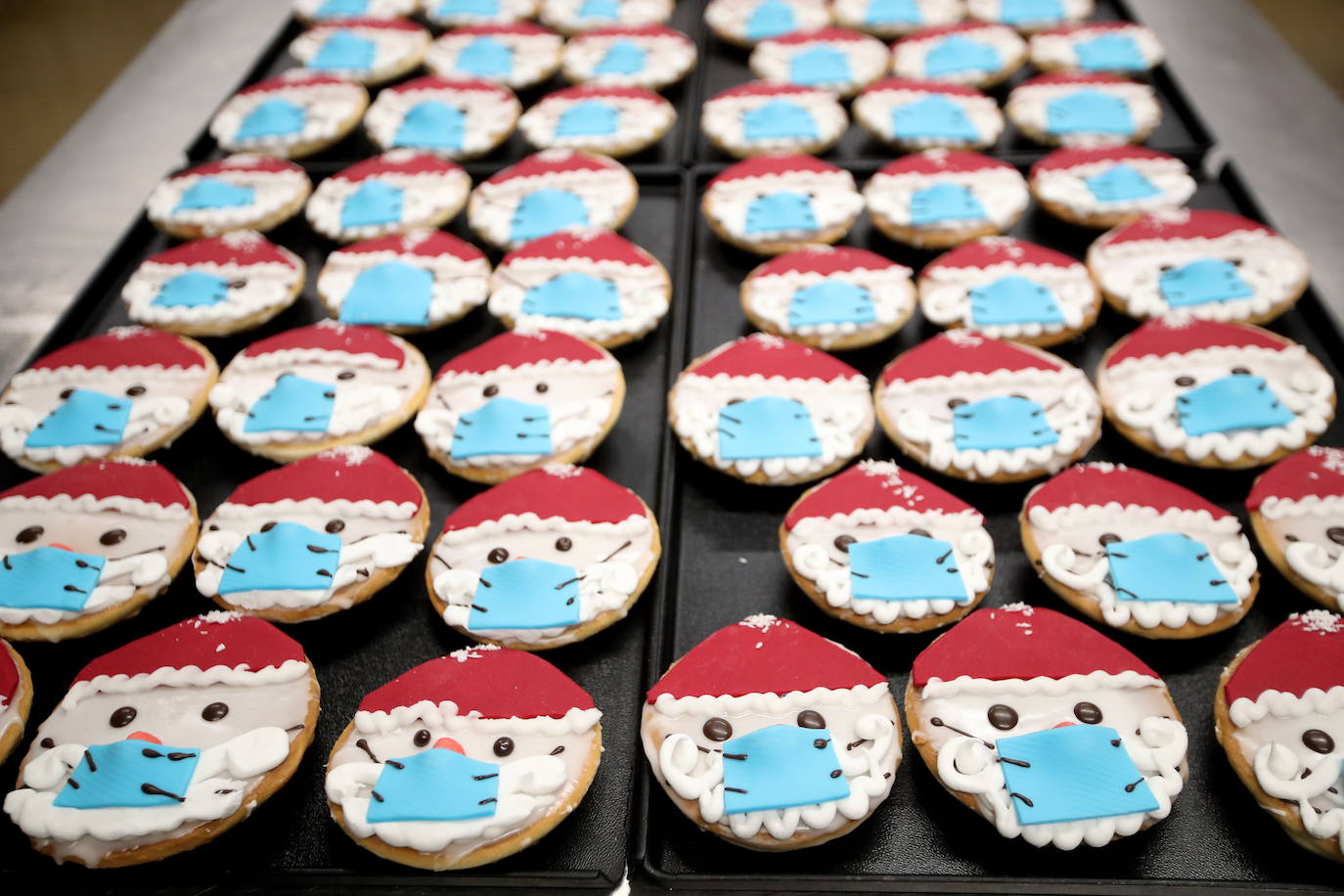 Fotos: Galletas de Santa Claus con mascarilla | El Diario Vasco