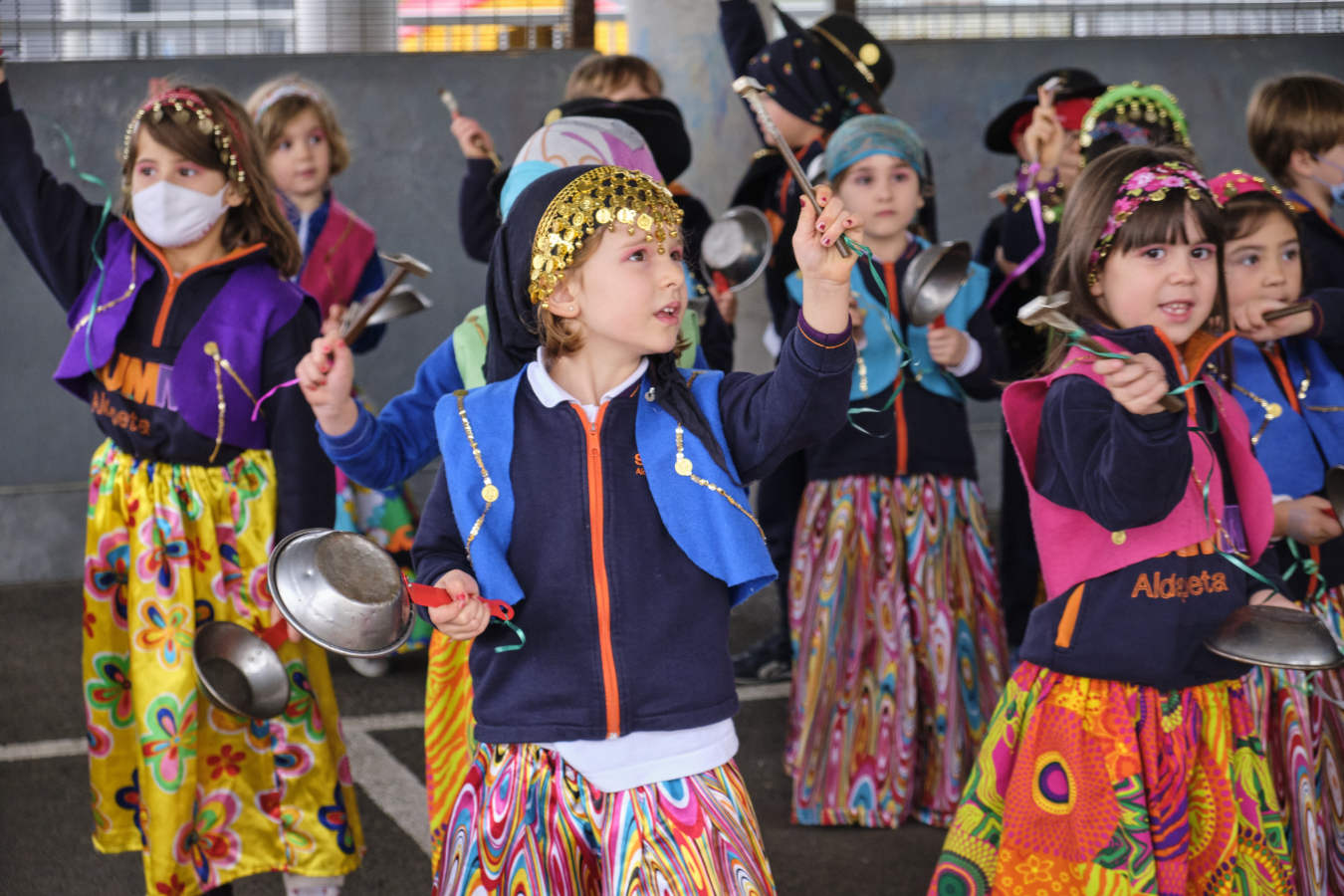 Fotos: La fiesta de caldereros se celebra en el colegio | El Diario Vasco