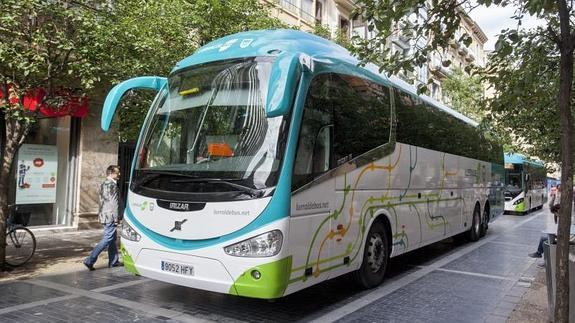 Todos los autobuses de Lurraldebus serán azul turquesa | El Diario Vasco